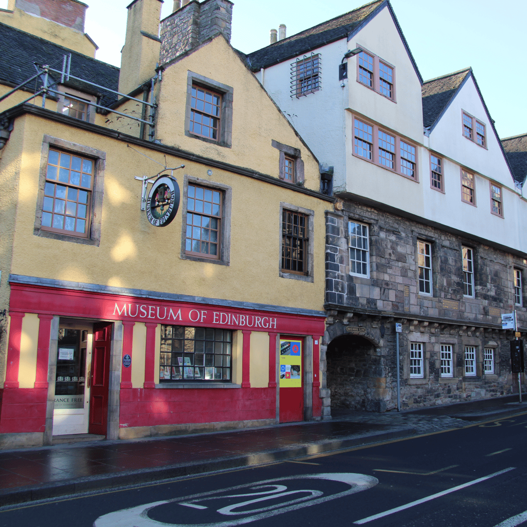 Edinburgh: Royal Mile Guided Walking Tour with Comedian | GetYourGuide