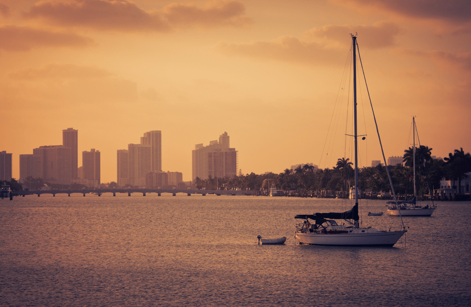 Miami: Beach Boat Tour and Sunset Cruise in Biscayne Bay | GetYourGuide