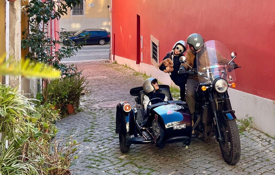 Lisbon : Private motorycle Sidecar tour (1h30) | GetYourGuide
