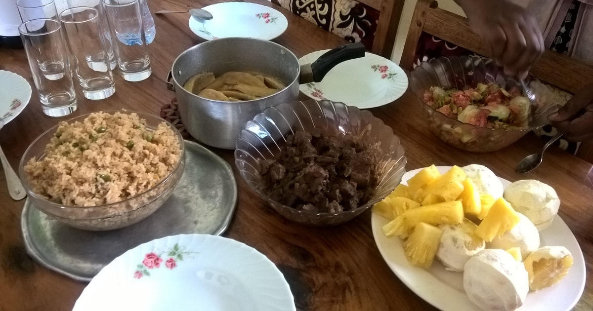 Patio de comidas Mama Aziz | GetYourGuide