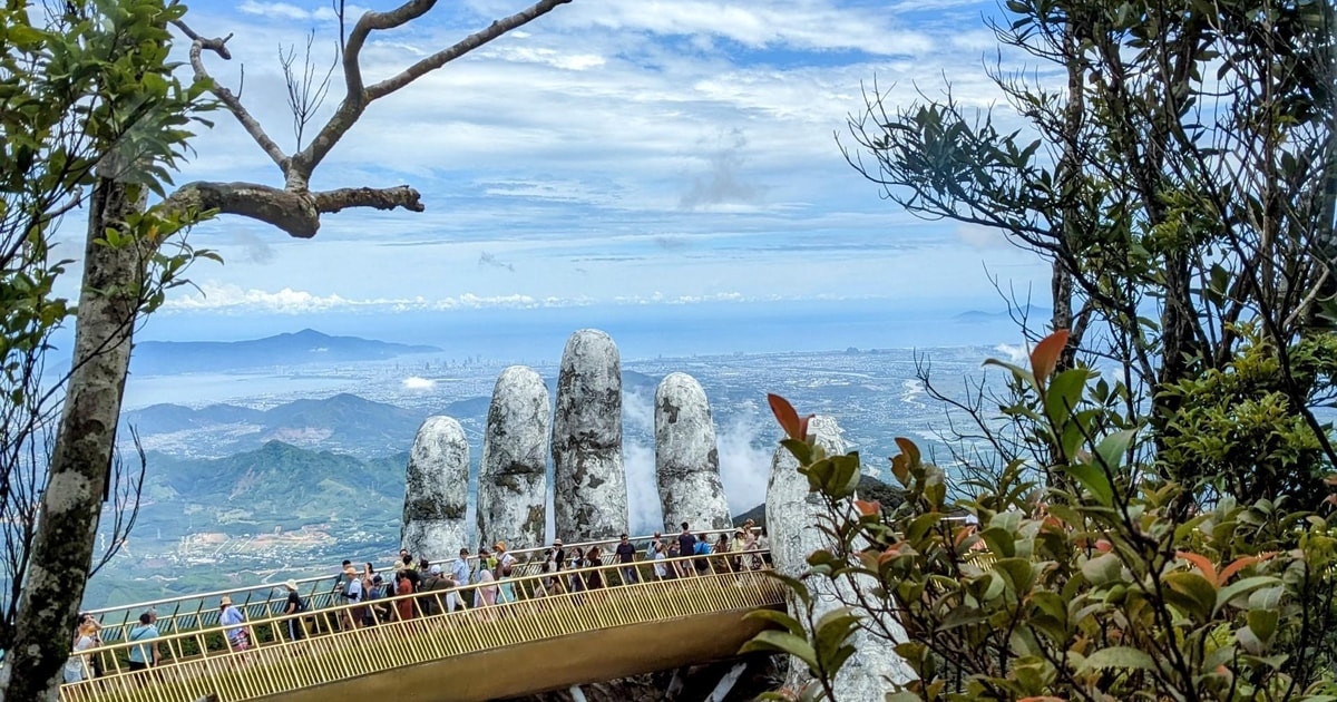 Privat bil till Golden Bridge-Ba Na Hills från HoiAn/DaNang | GetYourGuide