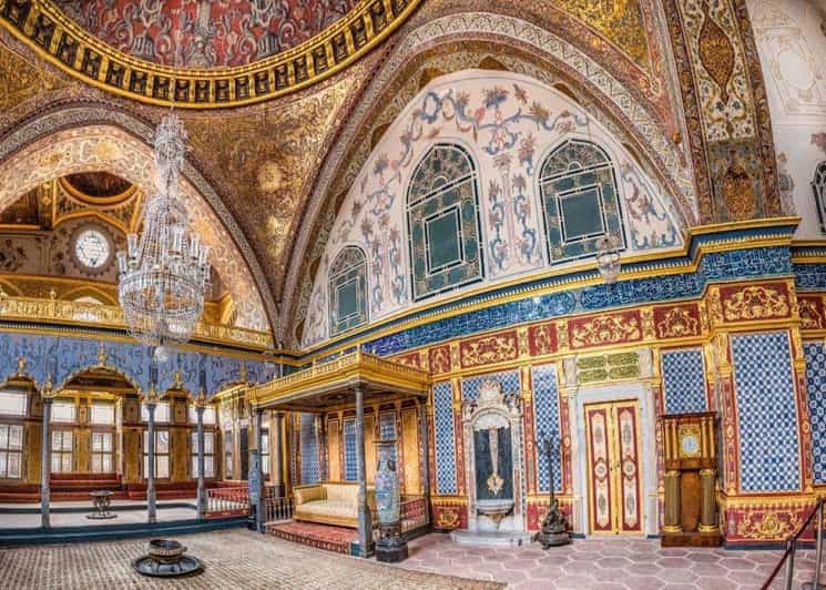 Combo Estambul: Palacio Topkapi y Cisterna Basílica | GetYourGuide