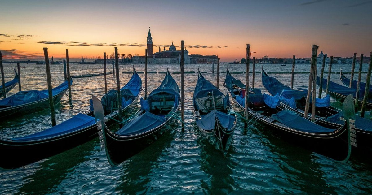 Sunset gondola & Mysteries and ghosts walking tour in Venice | GetYourGuide