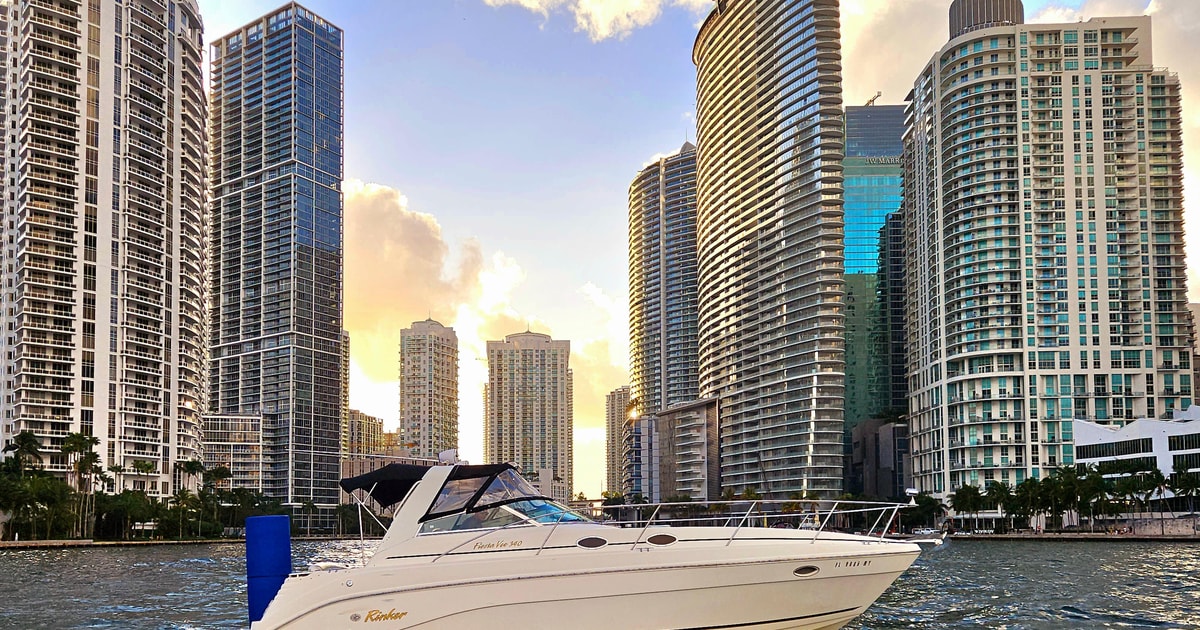 Tour en barco privado en la hermosa bahía de Miami 37 'Rinker ...