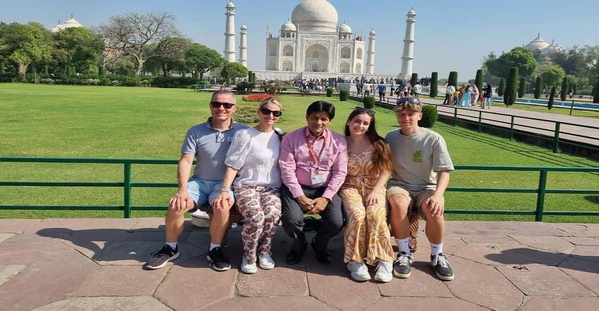 Agra: Excursión al Taj Mahal al amanecer con luz de luna llena en el ...