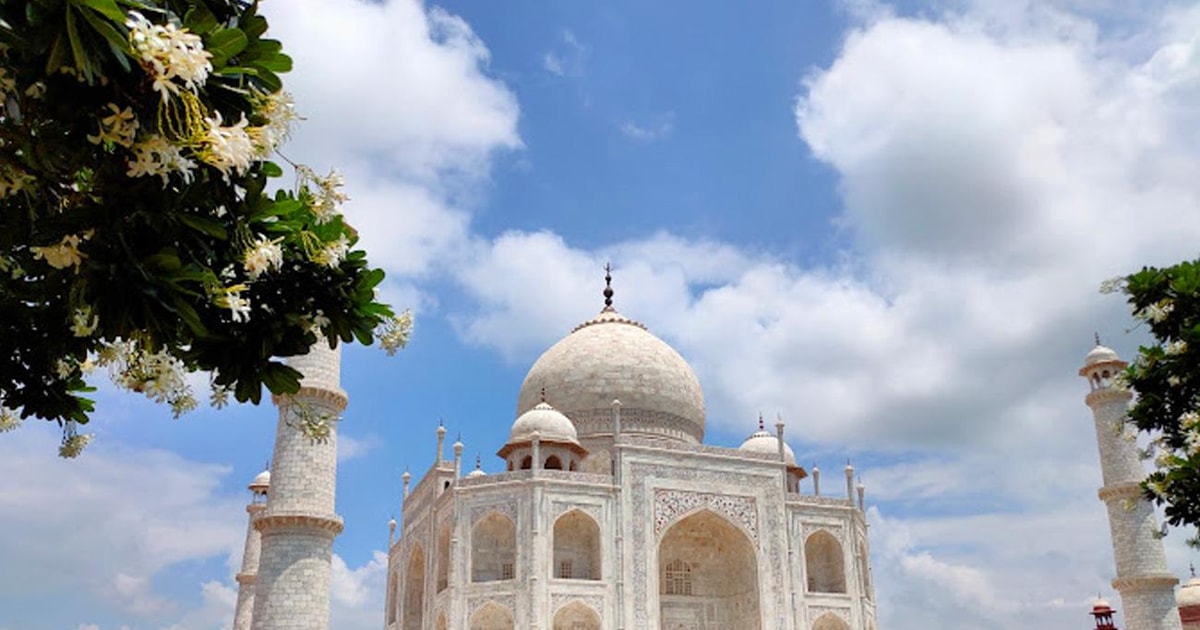 Taj Mahal day Tour by Car from Delhi with Spanish Tour Guide | GetYourGuide