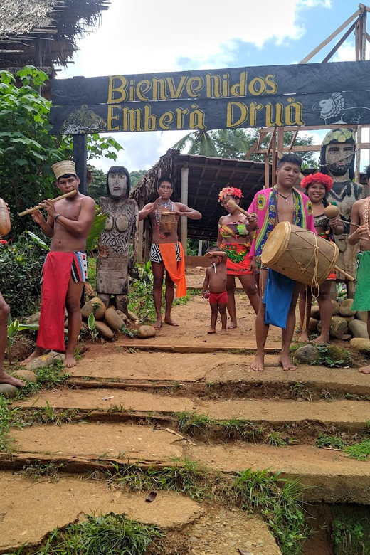 Pernottamento Villaggio di Embera Tour in barca Escursione alle cascate ...