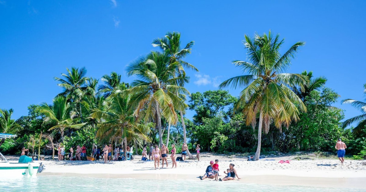 Punta Cana: Isola Saona VIP 4 spiaggia e tramonto di prima classe ...