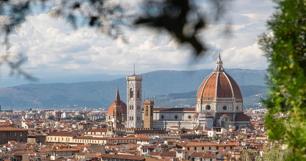 Florence: Tuscan dinner & Three Tenors concert near Uffizi | GetYourGuide