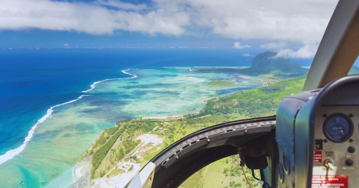 Mauritius: Onderwater waterval per Helikopter tour | GetYourGuide
