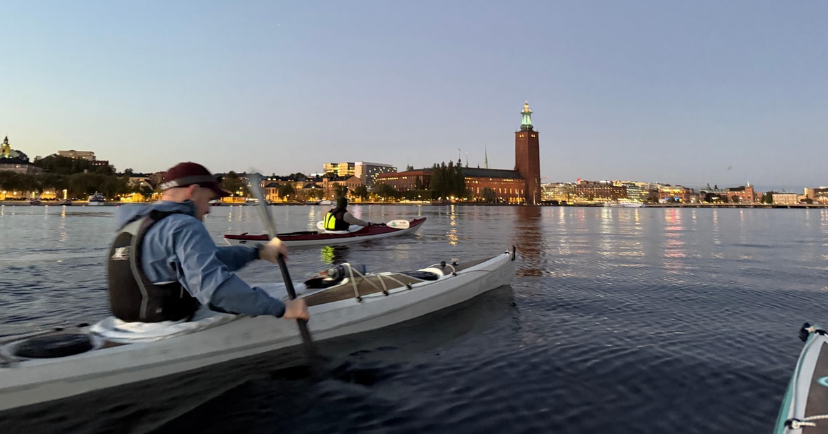 Stoccolma by Night: tour guidato invernale in kayak con muta stagna ...