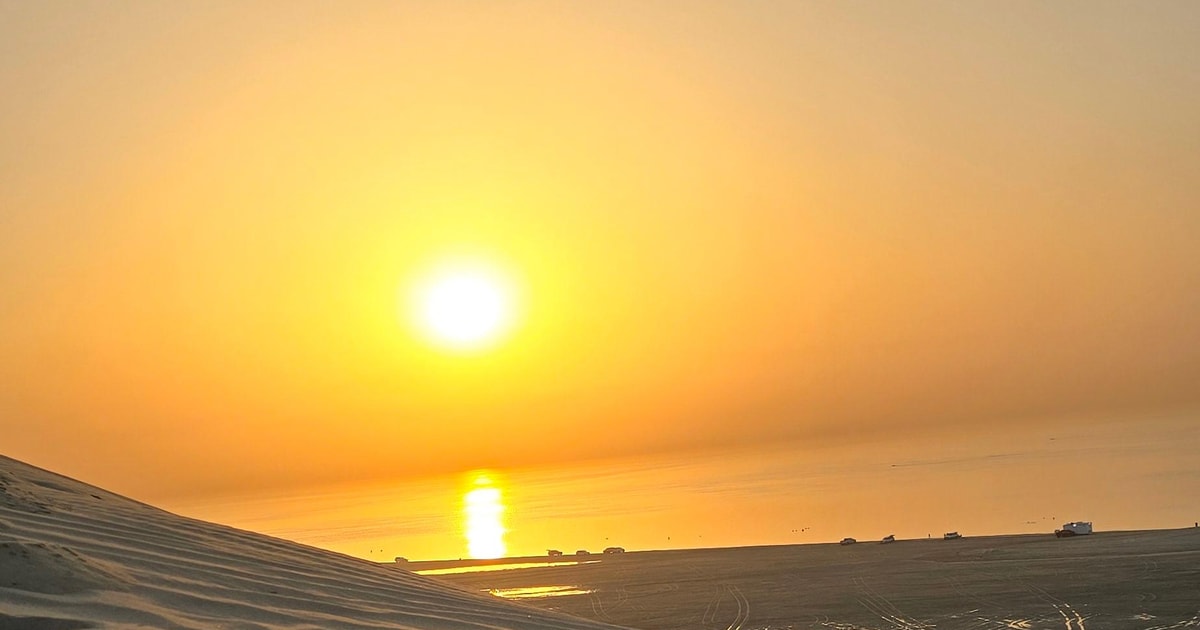 Safari por el desierto al amanecer o al atardecer con Sandboarding en ...