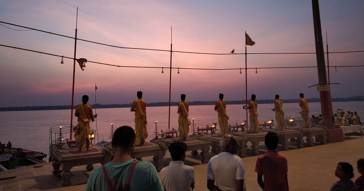 Varanasi: Gebed, crematierituelen en boottocht in de ochtend | GetYourGuide