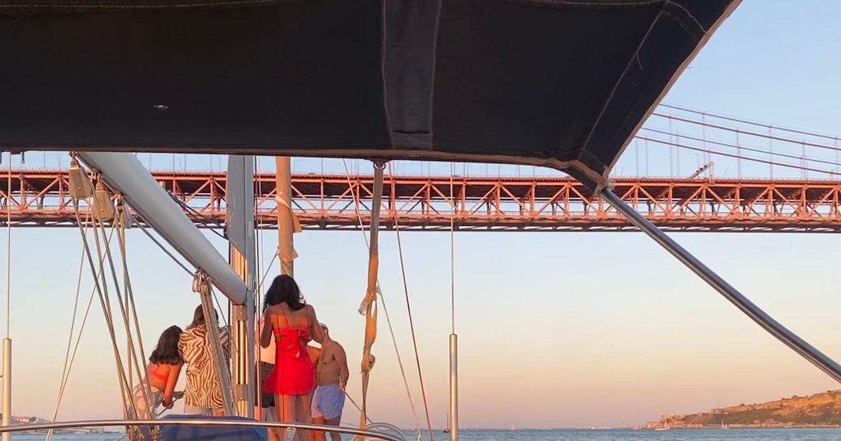 Lissabon: Privétour met zeilboot en drankje inbegrepen (max 10) | GetYourGuide