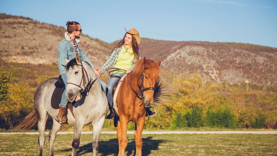 Paseo a caballo al Templo de la Luna y al Monte Chacán | GetYourGuide
