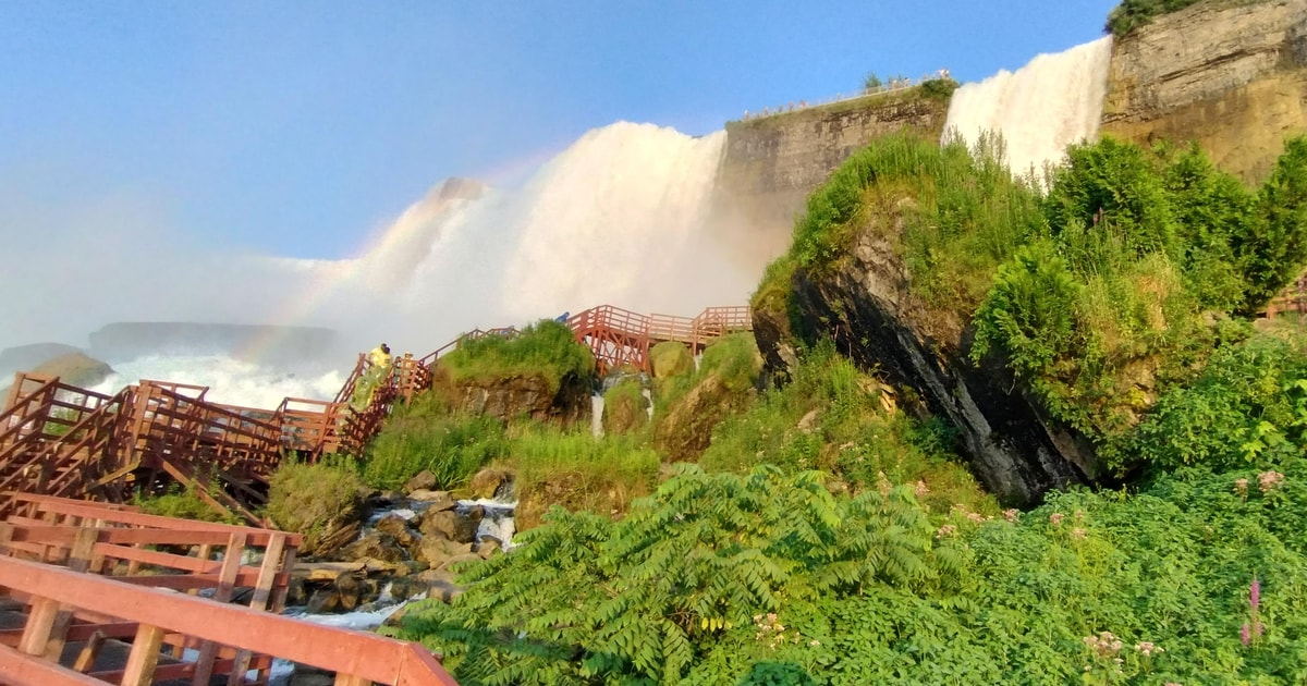 Niagara, USA: Cave of the Winds Adventure Winter Tour | GetYourGuide