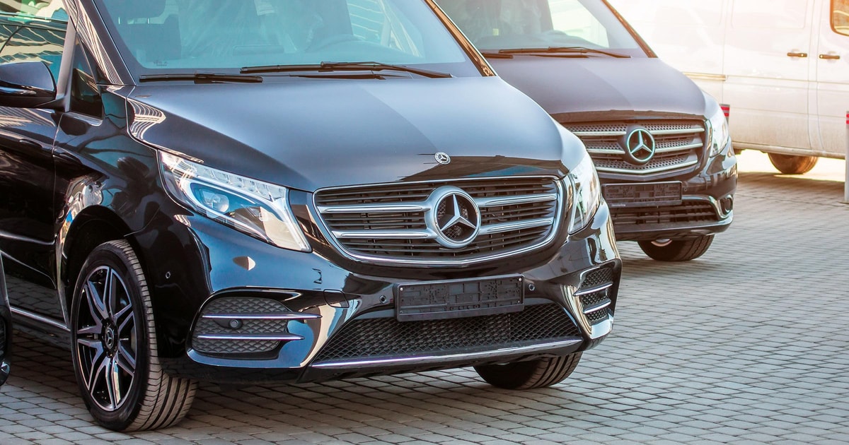 Varsovia: Traslado privado al aeropuerto de Modlin | GetYourGuide