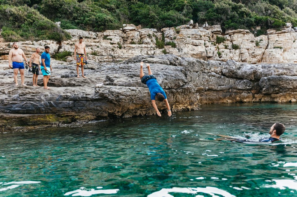 Πούλα: Snorkeling, κολύμπι και εκδρομή με καγιάκ με Blue Cave ...