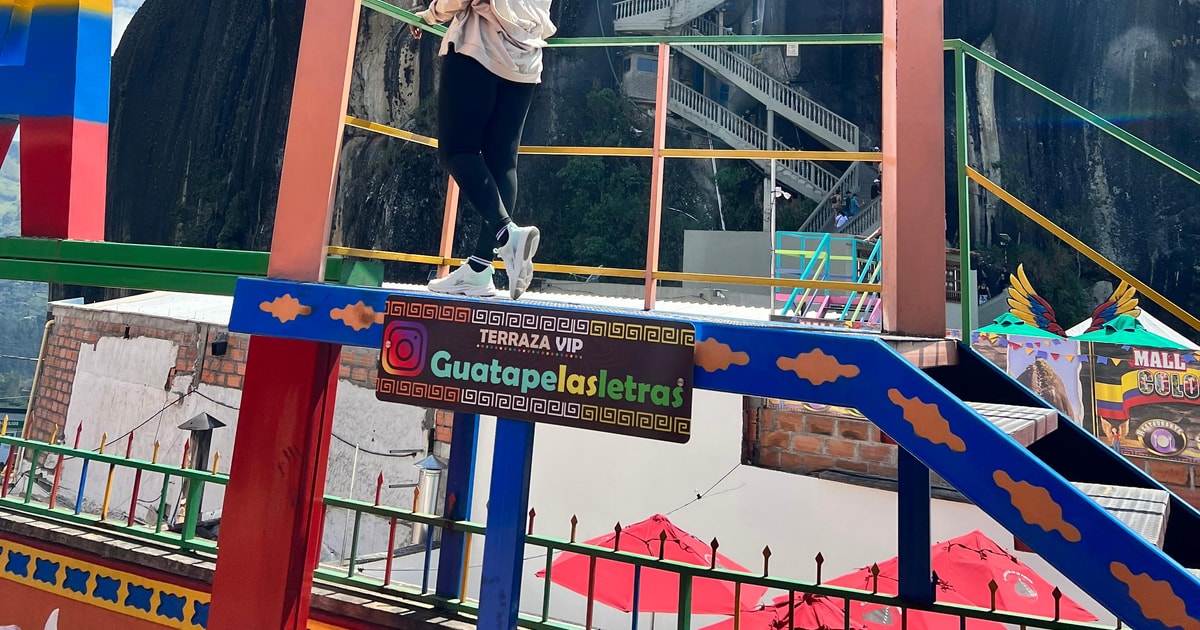 Tour Guatape y pueblos, paseo en barco con desayuno y almuerzo Medellin | GetYourGuide