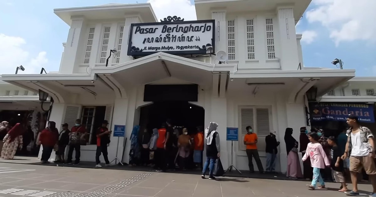Yogyakarta: tour del mercato di Beringharjo e di Malioboro | GetYourGuide