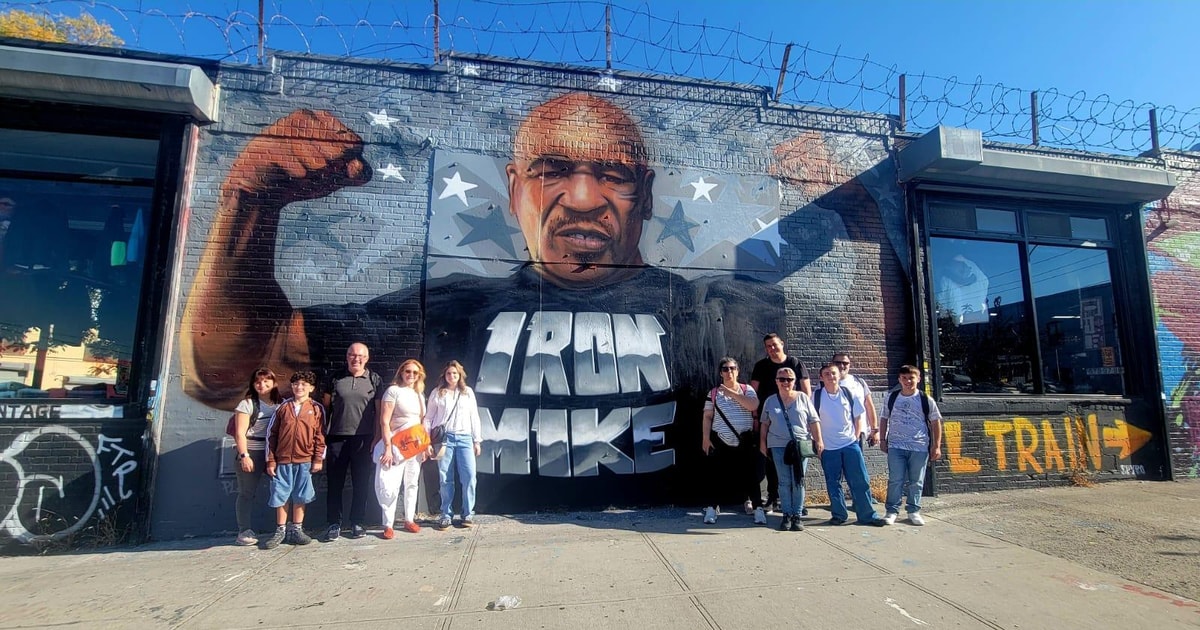 Home visit in Brooklyn & tour of the Bushwick Collective street art | GetYourGuide