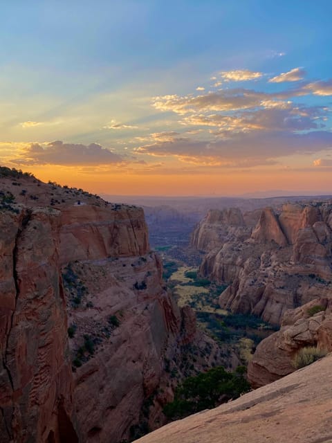 Tonalea: Guided Eggshell Arch Hike w/ Day or Sunset Options | GetYourGuide