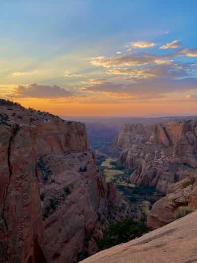 Tonalea: Guided Eggshell Arch Hike w/ Day or Sunset Options | GetYourGuide