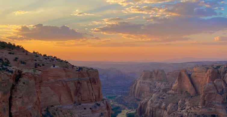 Tonalea: Guided Eggshell Arch Hike w/ Day or Sunset Options | GetYourGuide