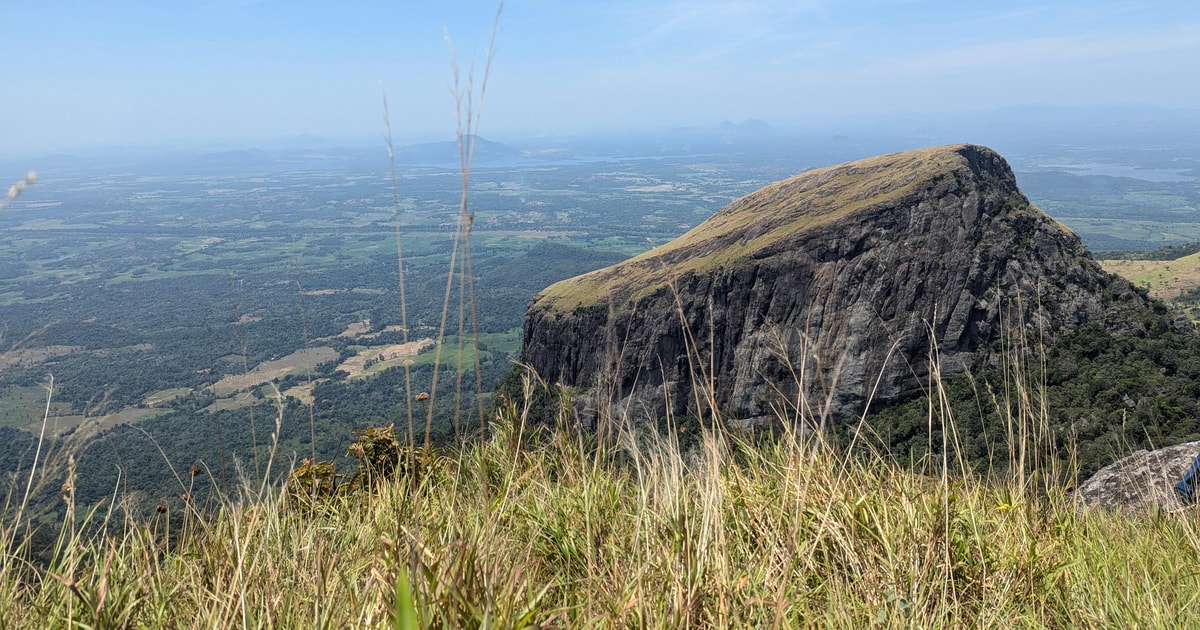 Da Kandy: escursione alle cime gemelle di Kanawiddagala e Yahangala | GetYourGuide