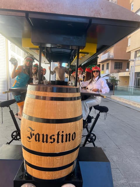 Paseo en bici con cerveza por el centro de Málaga | GetYourGuide