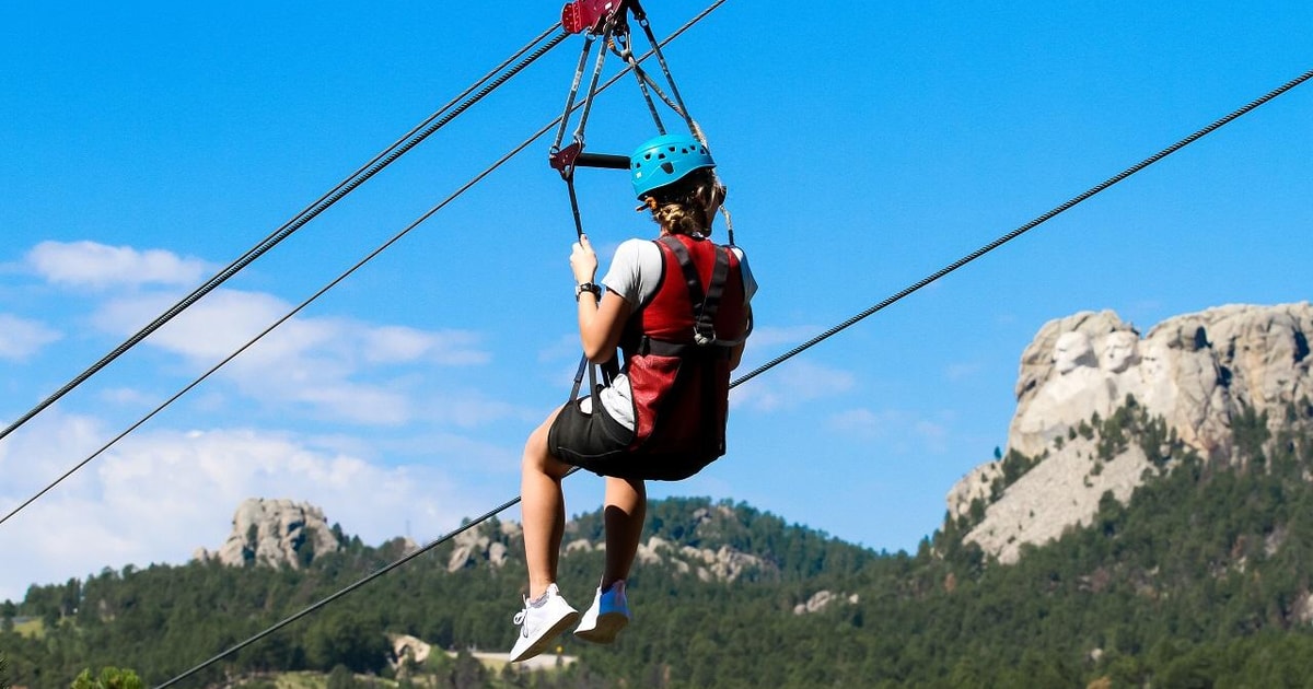 Keystone, South Dakota: Pinnacle Zipline Tour am Mount Rushmore ...