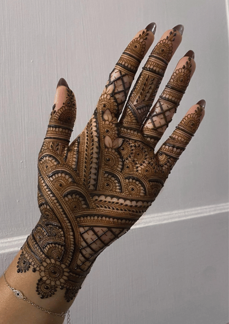 Heena (Mehndi) Session in Varanasi | GetYourGuide
