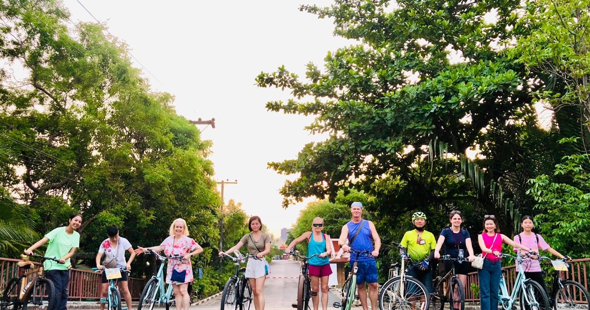 Cycling in the public park in Bangkok | GetYourGuide