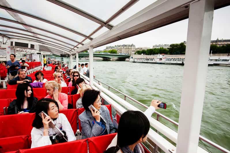 Parijs: Bustour met audiogids & boottocht op de rivier de Seine ...