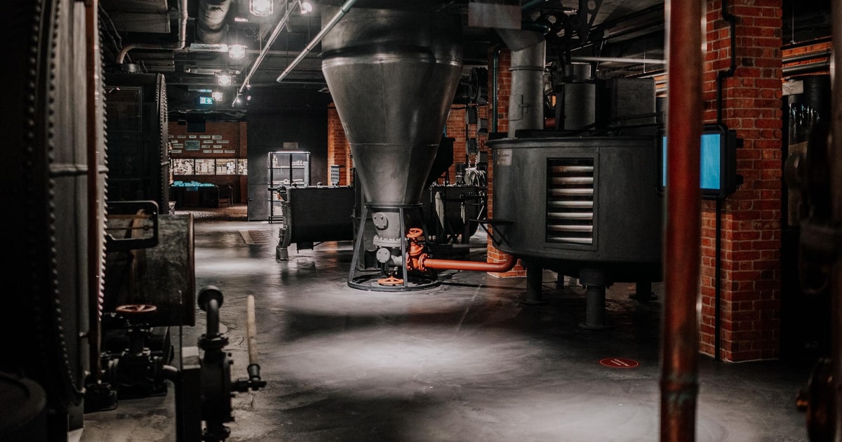 Krakau: Rondleiding Wodka Fabriek Museum met proeverij | GetYourGuide