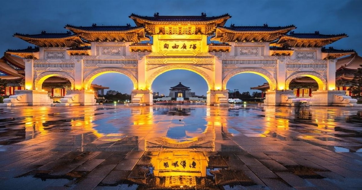 Taipei : Must-See Attractions Walking tour | GetYourGuide