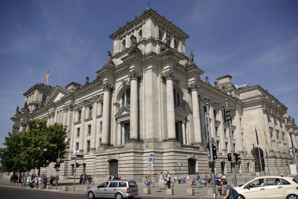 Berlin: VW Otobüsü ile 5 Saatlik "Berlin Tarihi" Turu | GetYourGuide