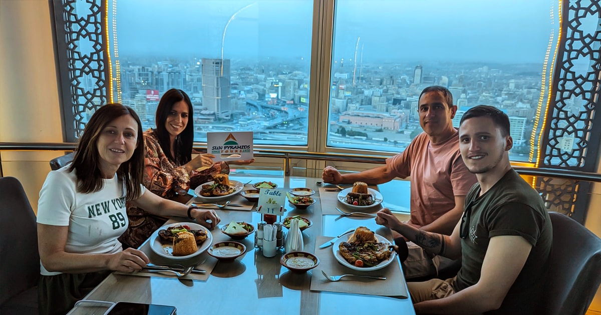 Kairo: El-Moez Street Tour & Cairo Tower Revolving Dinner | GetYourGuide