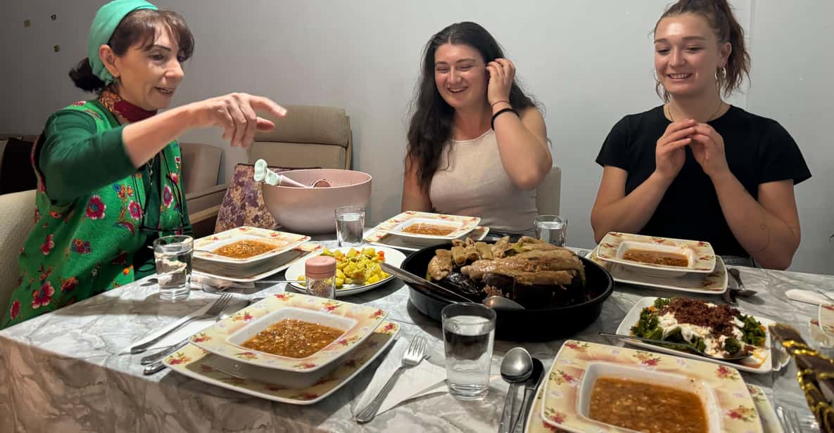 Estambul Auténtica Cena Familiar Turca con Familia Oriental | GetYourGuide