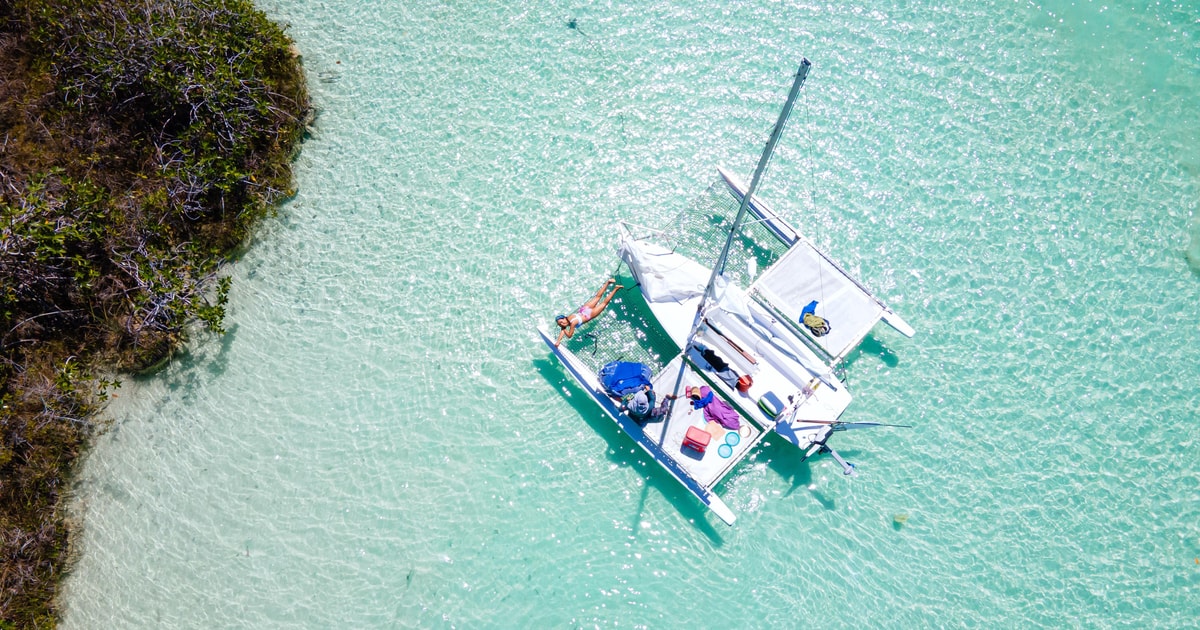 Bacalar: Velero Privado 4 hr, Aventura, Snorkel, Naturaleza y Club de ...