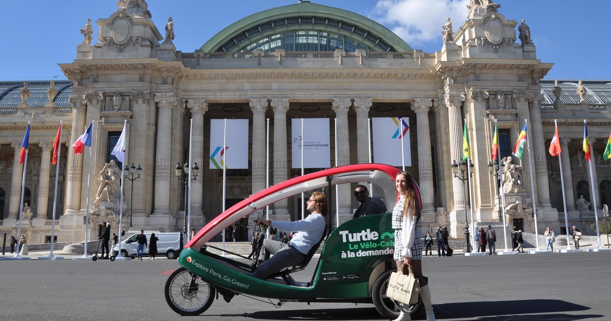 Paris : Private guided tour in Rickshaw bike - Napoléon | GetYourGuide