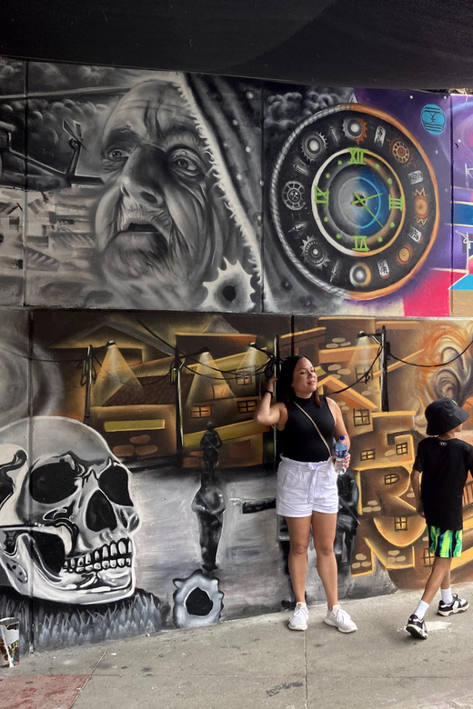 Graffiti Tour comuna 13 Medellin | GetYourGuide