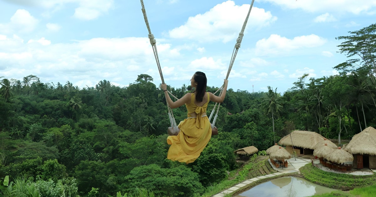 Paseo por el Columpio de Aloha y la Cascada de Ubud | GetYourGuide