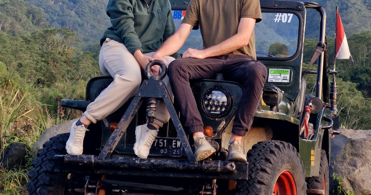 Yogyakarta: Merapi Jeep Sunrise Tour i Pindul Cave Tubing | GetYourGuide