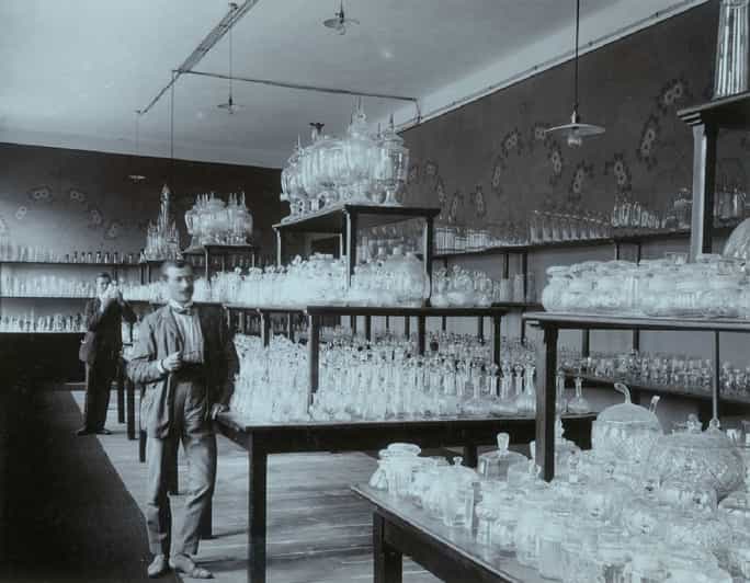 Nizbor Glass Factory Tour | GetYourGuide