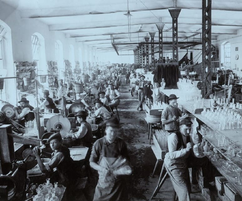 Nizbor Glass Factory Tour | GetYourGuide