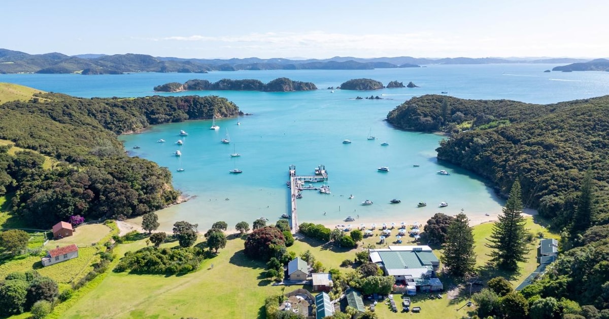 Auckland: 2-Day Bay of Islands Small Group Tour with Cruise | GetYourGuide