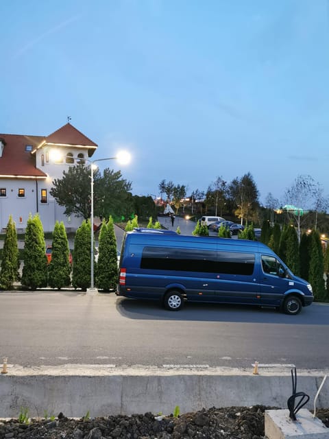 Transfer dall'aeroporto di Otopeni a Bucarest | GetYourGuide