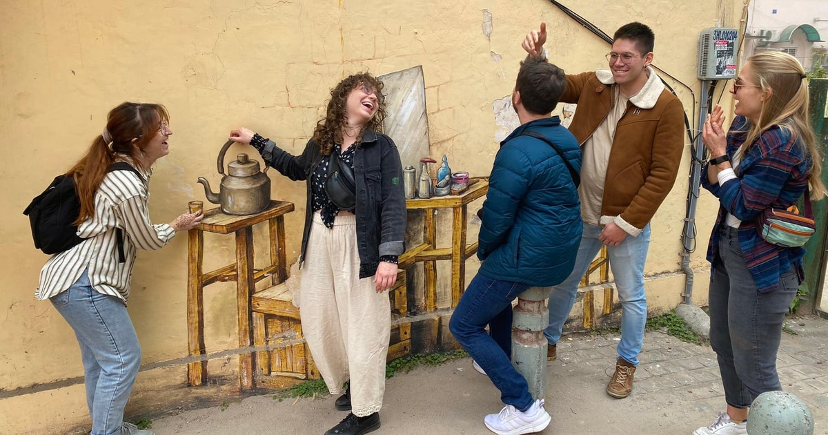 Street Art Walk & Lodhi Gardens mit Chai & Essen | GetYourGuide