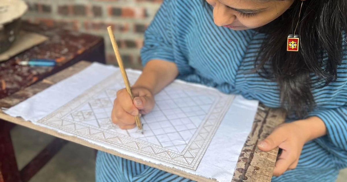 Sapa: Batik Wax Painting, Indigo Dyeing and Embroidery Class | GetYourGuide